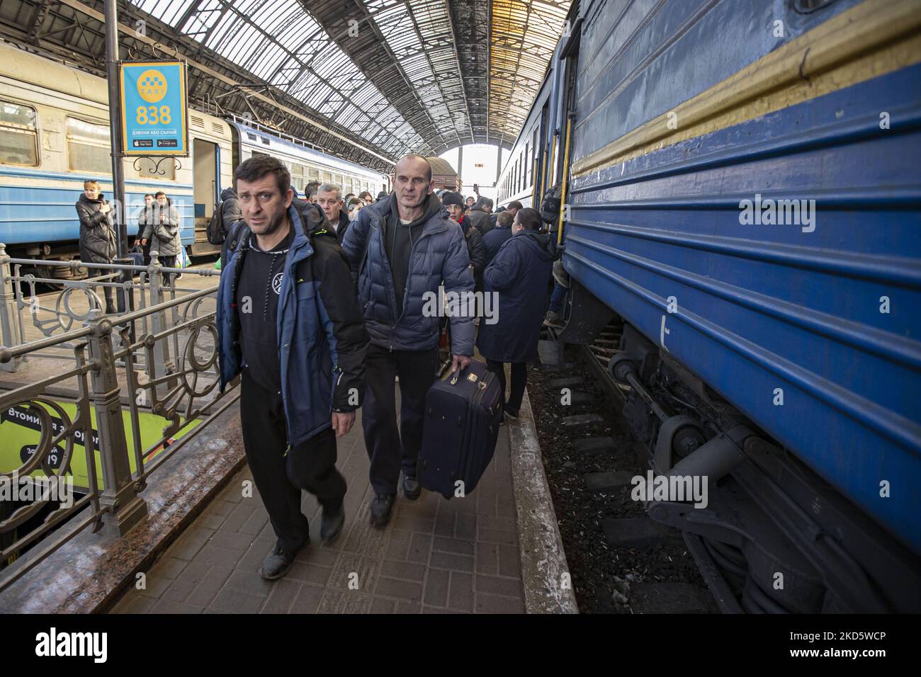 People rush to get on the train and push each other while they are ...