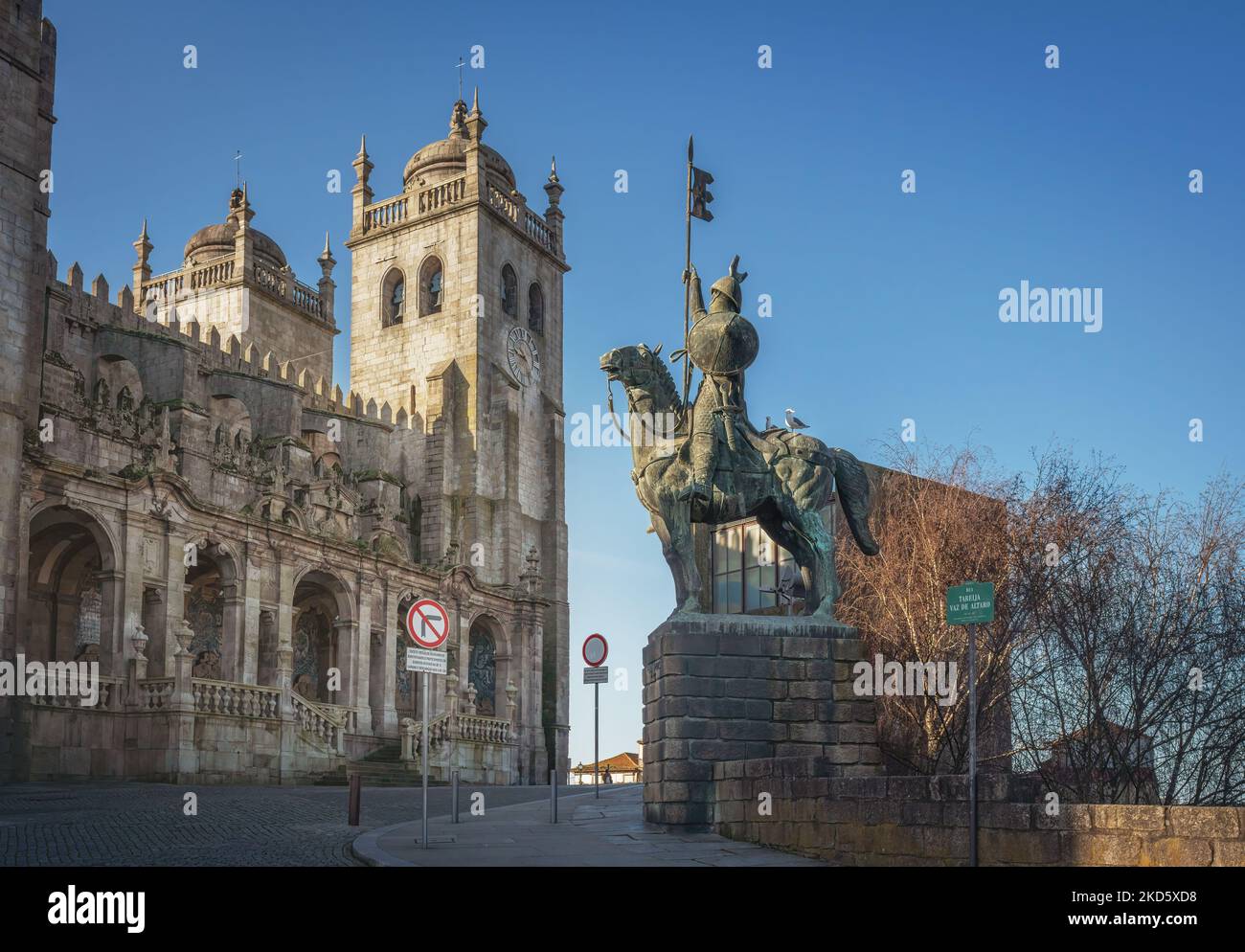 Vimara Peres Statue and Se do Porto Cathedral - Porto, Portugal Stock ...