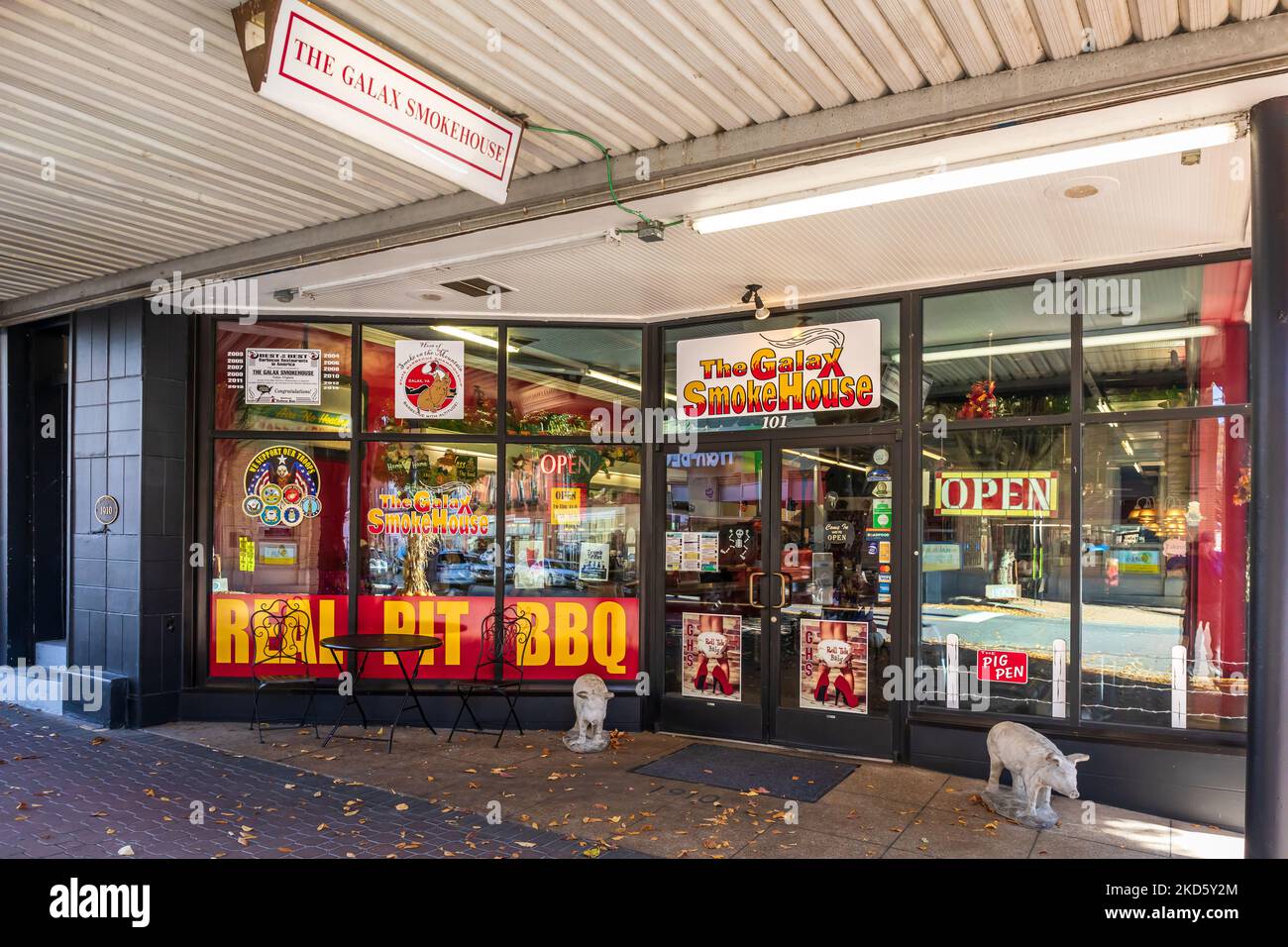 GALAX, VIRGINIA, USA-15 OCTOBER 2022: The Galax Smokehouse restaurant ...