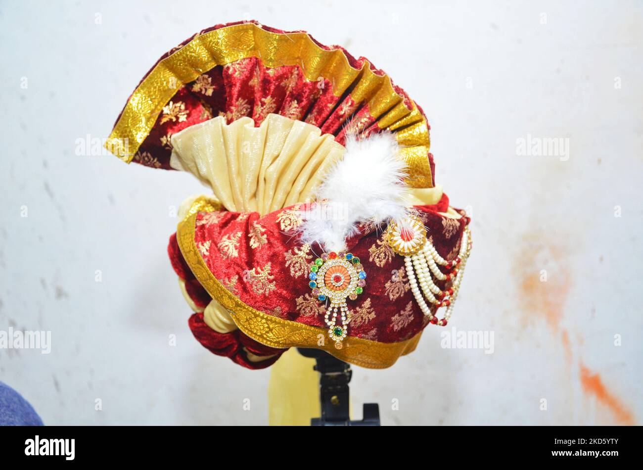 Indian marriage ceremony wedding turban in the grunge background Stock ...