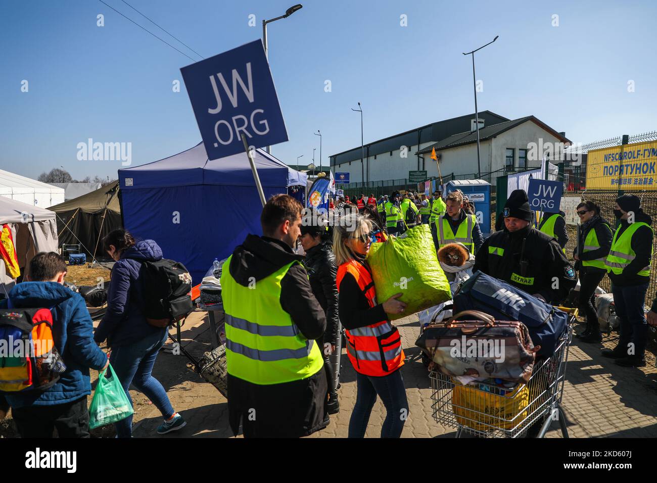 Members of Jehovah's Witnesses are seen offering help for refugees ...