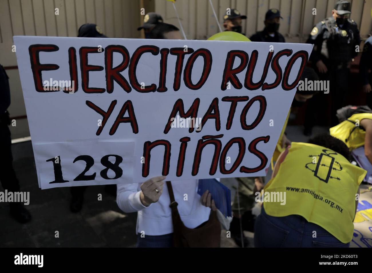 A member of Amnesty International and the Ukrainian community in Mexico ...