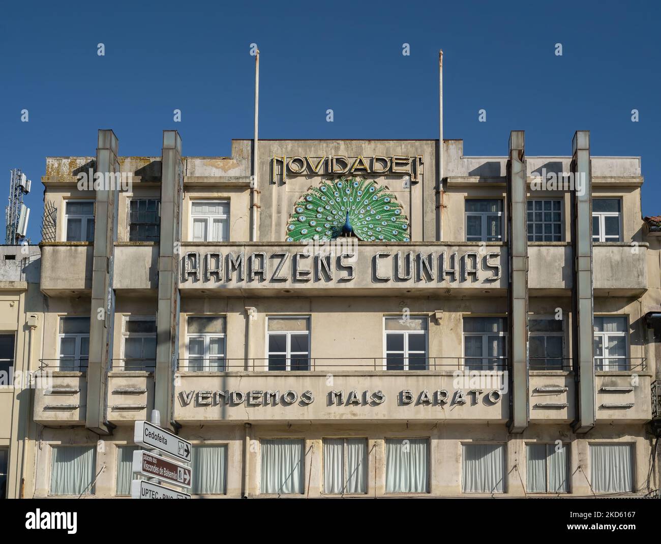 Vintage storefront hi-res stock photography and images - Alamy
