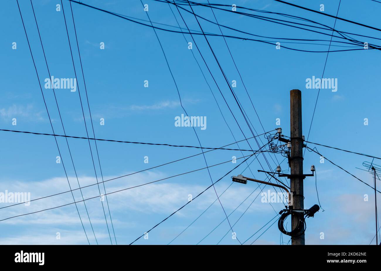 Lamppost with bunch of wires in mess against cloudy blue sky Stock ...