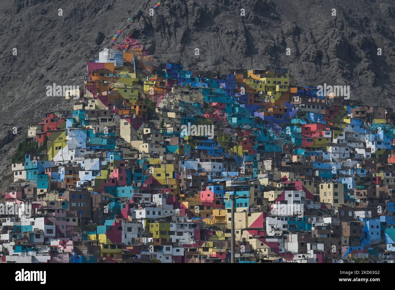 Lima poor housing hi-res stock photography and images - Alamy