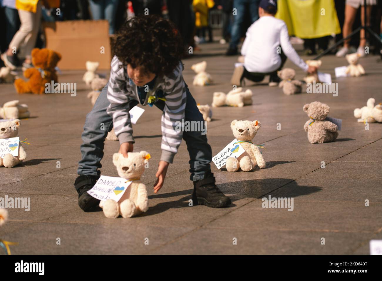 Who killed teddy bear hi-res stock photography and images - Alamy