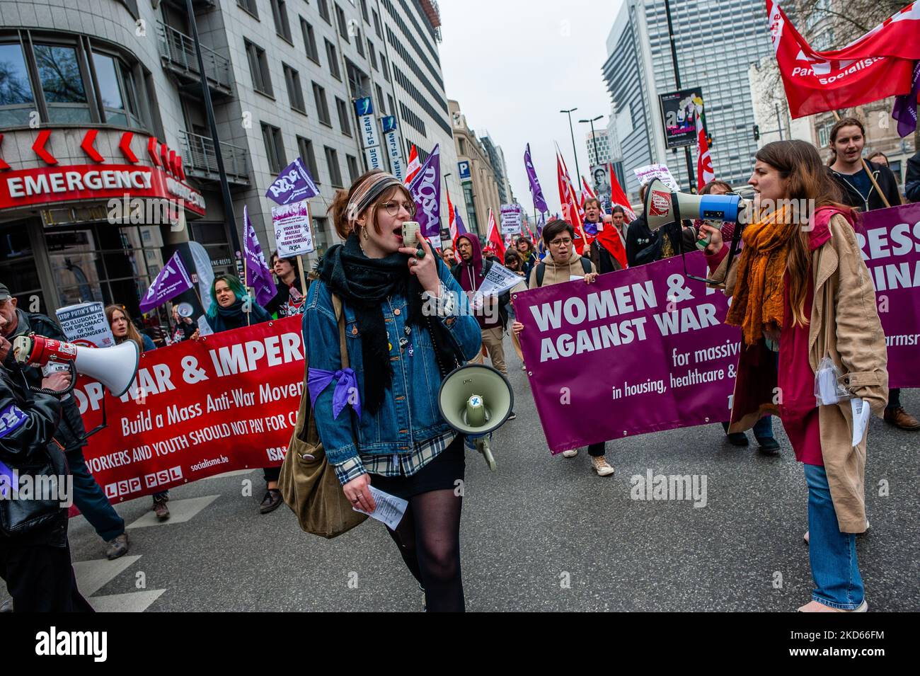 People are shouting slogans against the war, during the National peace ...