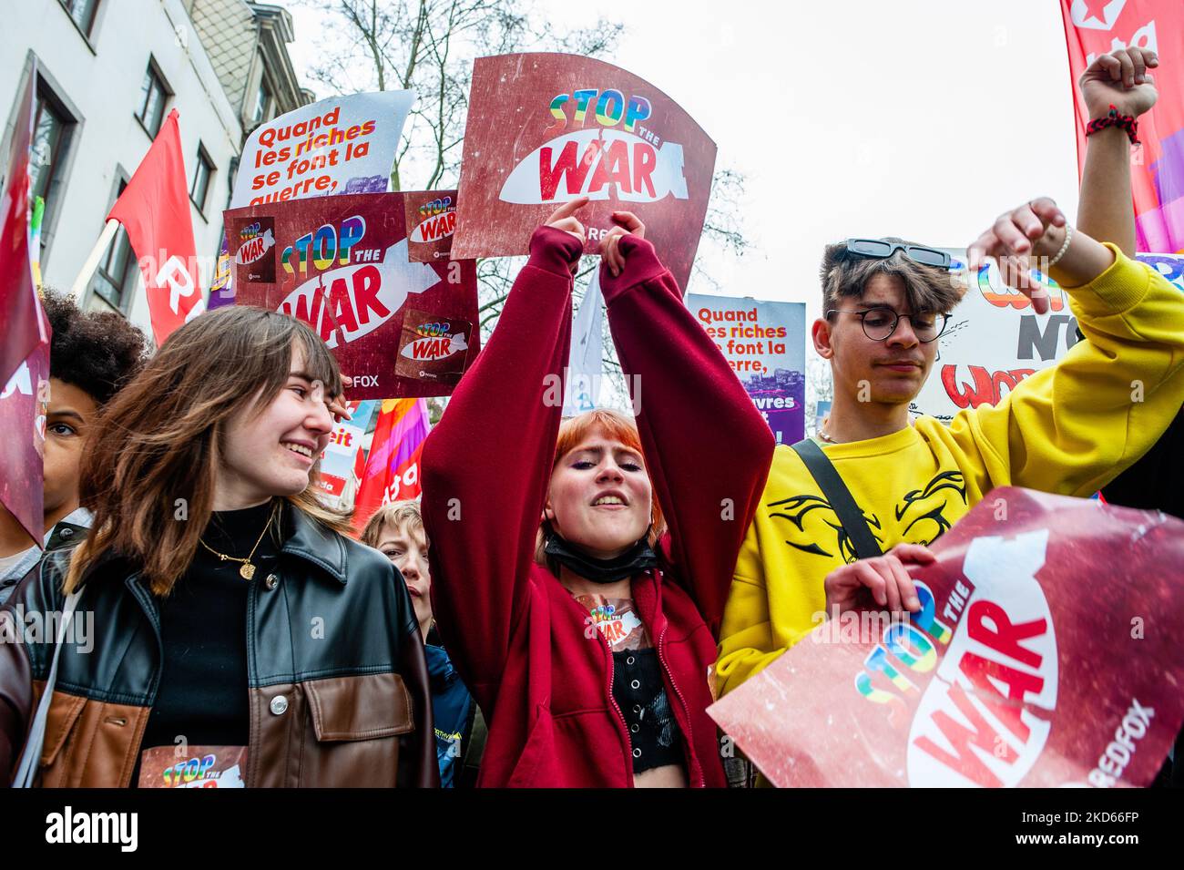 People are shouting slogans against the war, during the National peace ...