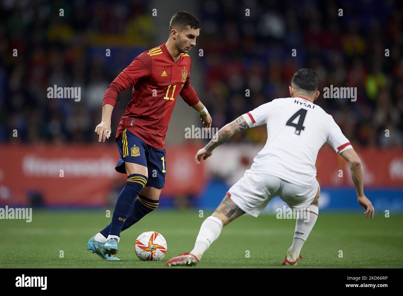 Ferran Torres (FC Barcelona) of Spain and Elseid Hysaj (SS Lazio) of ...