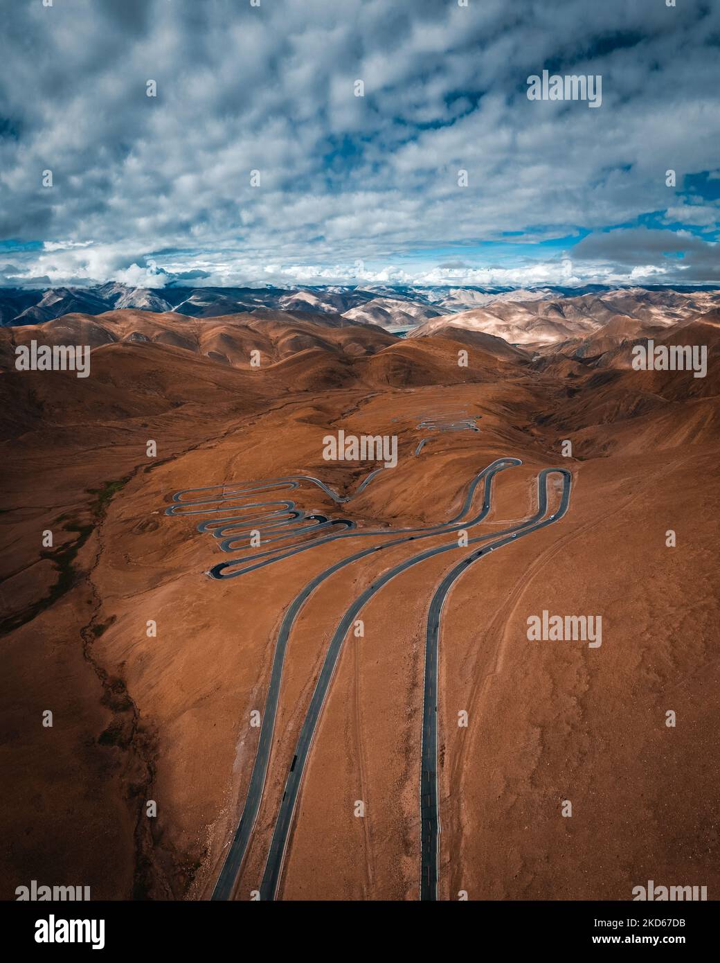 An aerial view of desert landscape with roads Stock Photo - Alamy