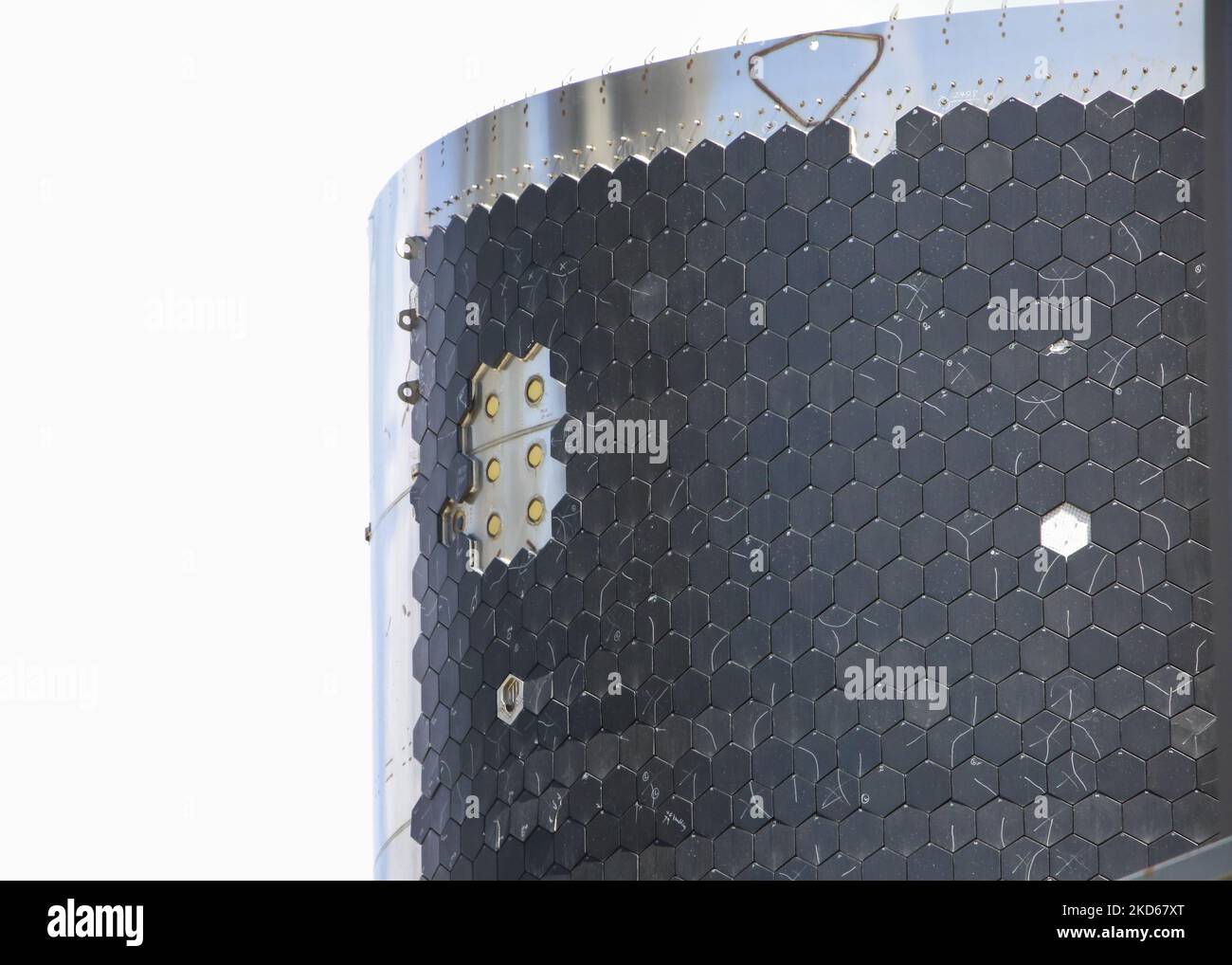 Details of SpaceX new Starship's TPS, a network of hexagonal heat ...