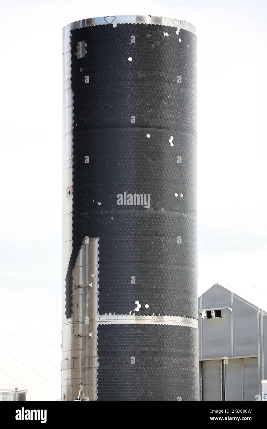 The body of SpaceX's new Starship prototype with most heat tiles ...