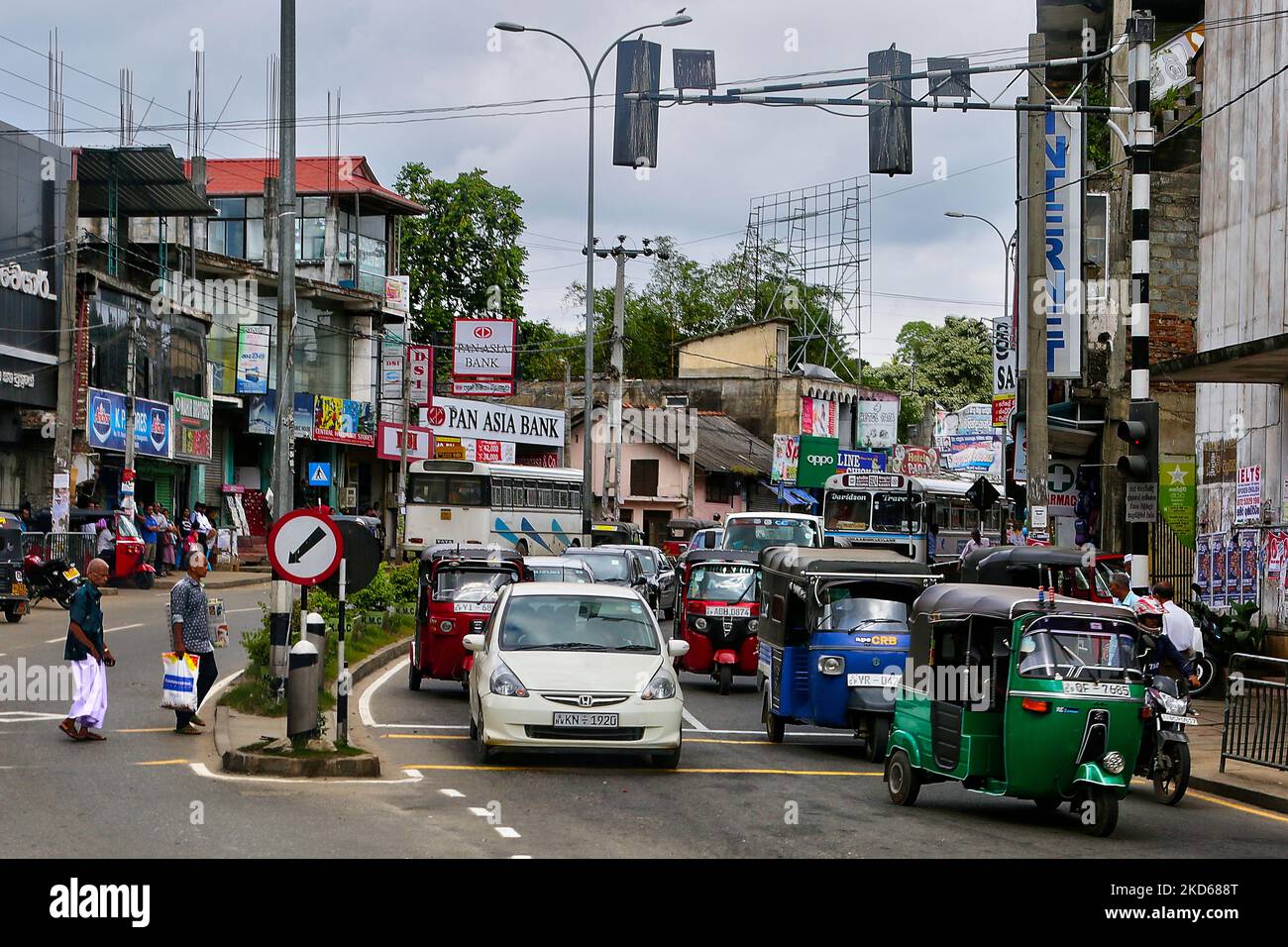 Heavy traffic in the city of Kandy, Sri Lanka. (Photo by Creative Touch ...