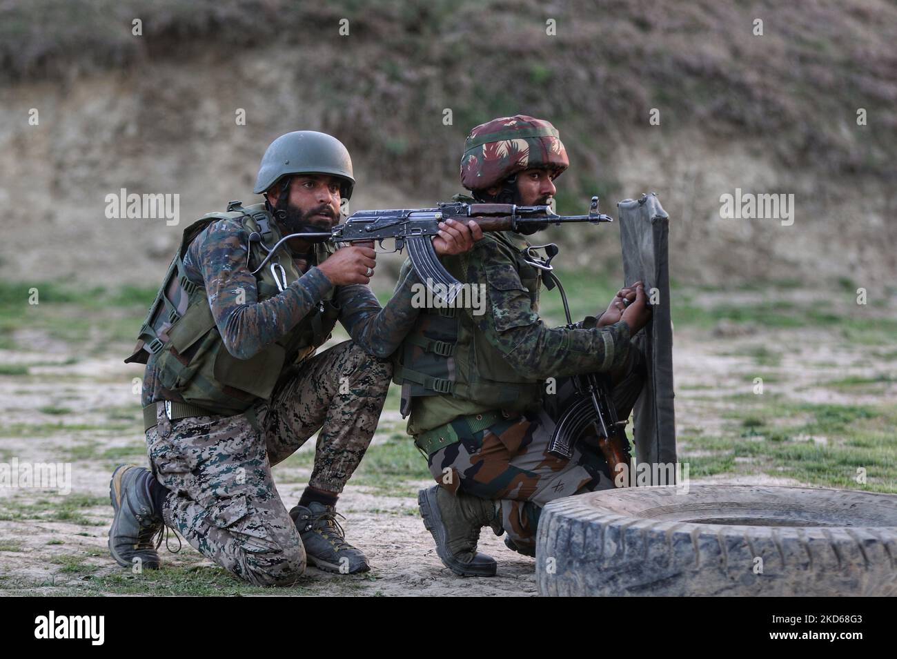 Indian army soldiers take position during CASO Cordon And Search ...