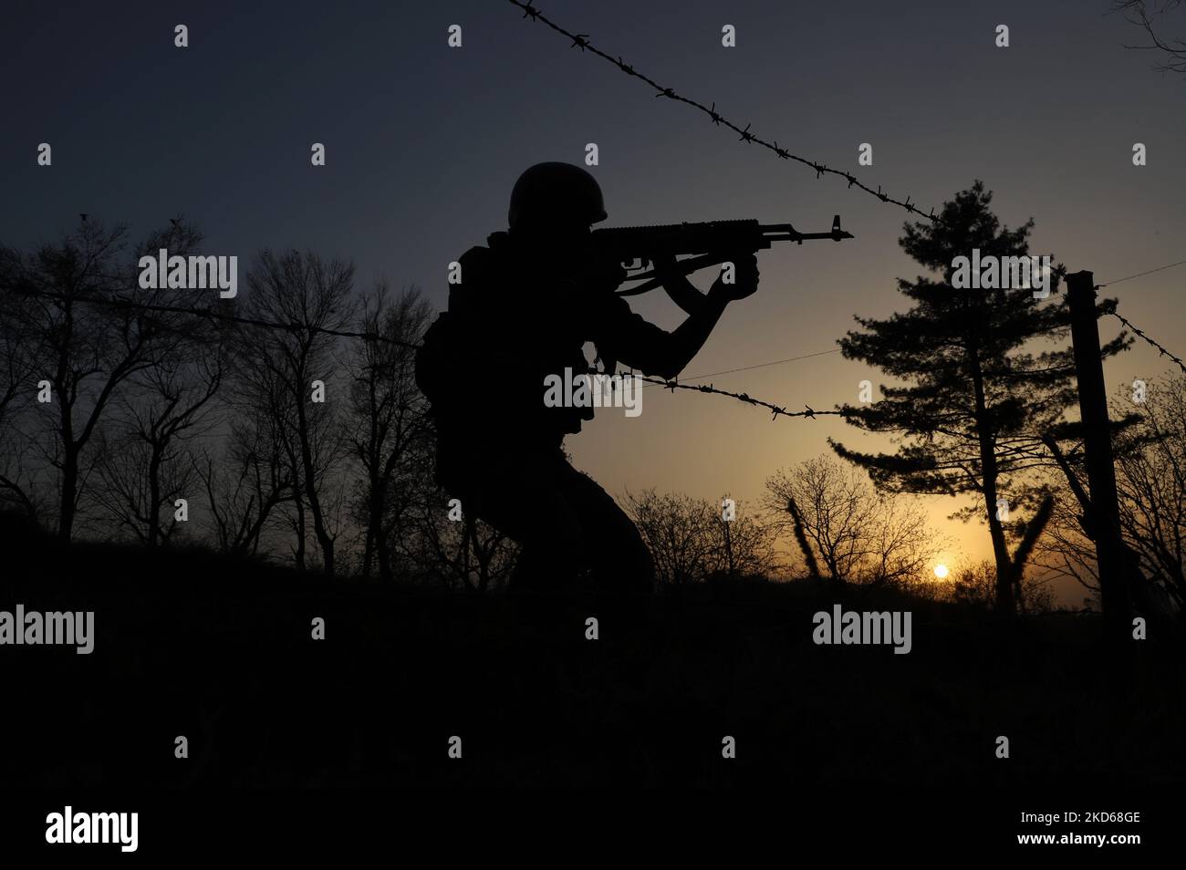 Indian army soldiers take position during CASO Cordon And Search ...