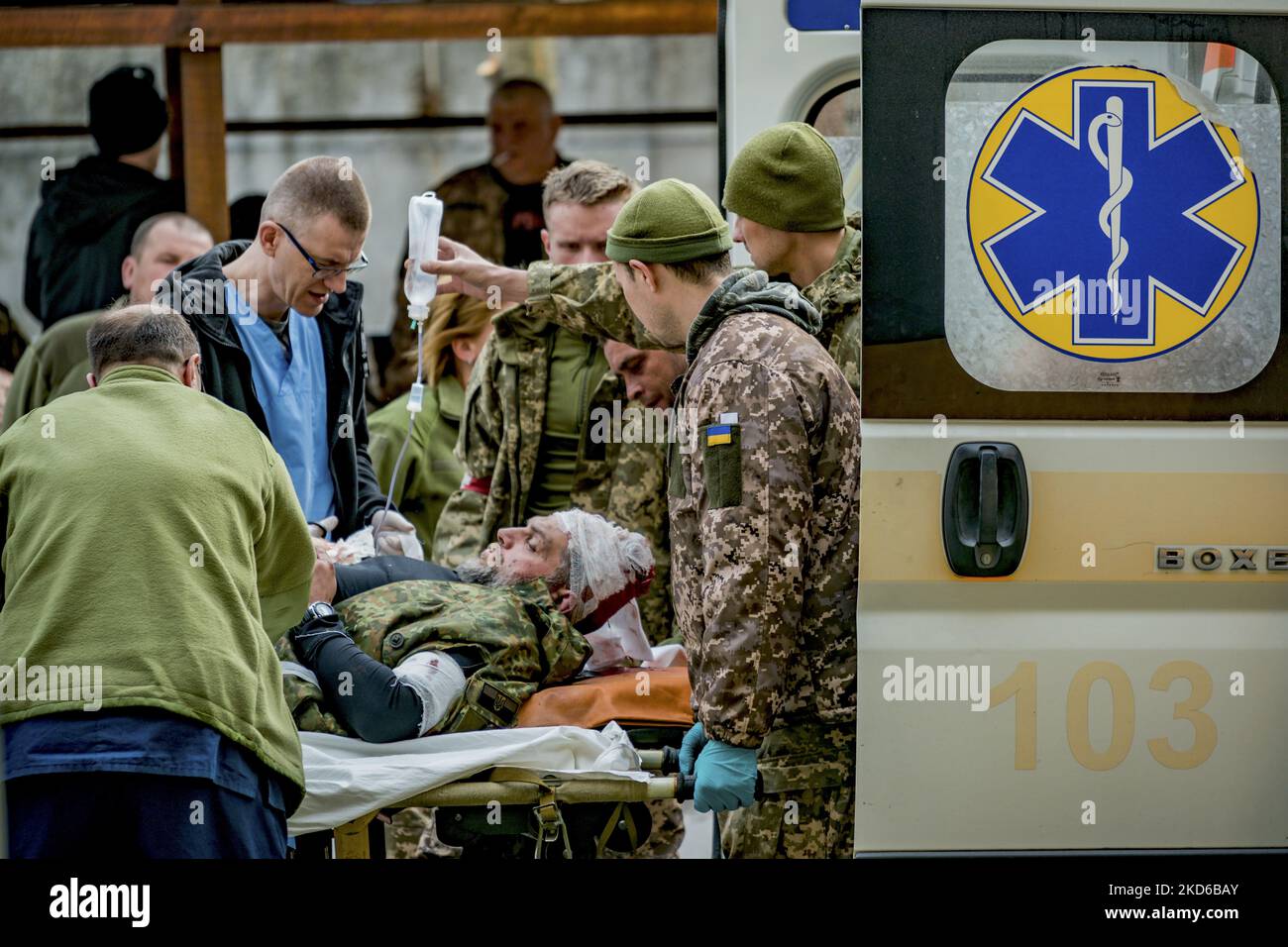 (EDITOR'S NOTE: Graphic Content) Ukrainian soldier arrives in an ...