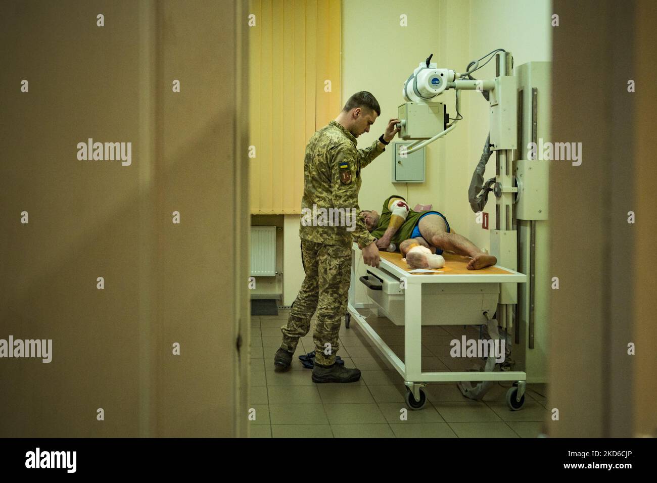 Military doctor prepares a wounded ukrainian soldier in the frontline ...