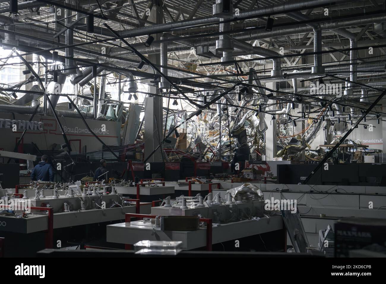 Overcoming the effects of shelling of the Retroville shopping mall by ...