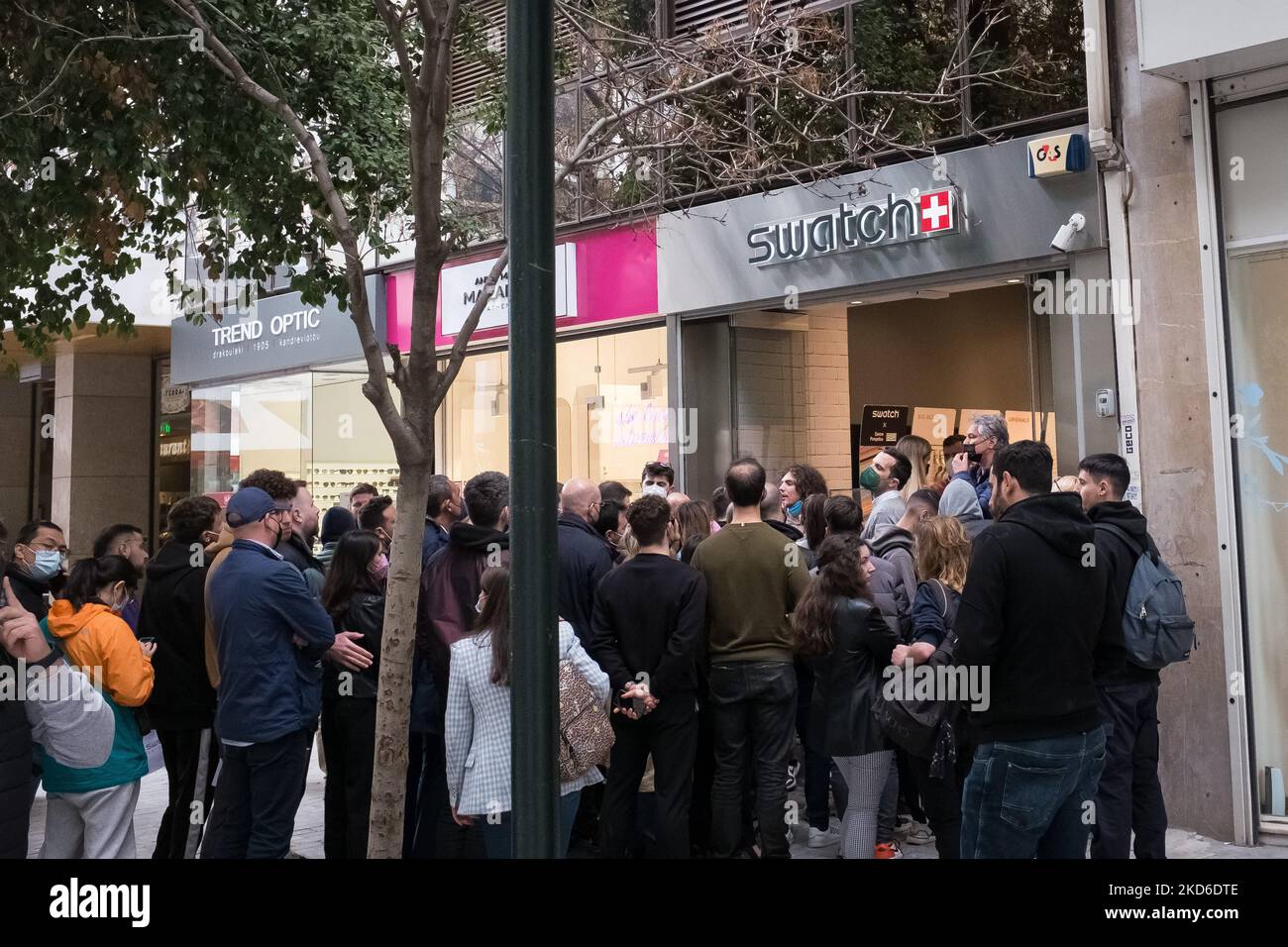 Hundreds of people are waiting to buy the new Swatch Omega MoonSwatch ...