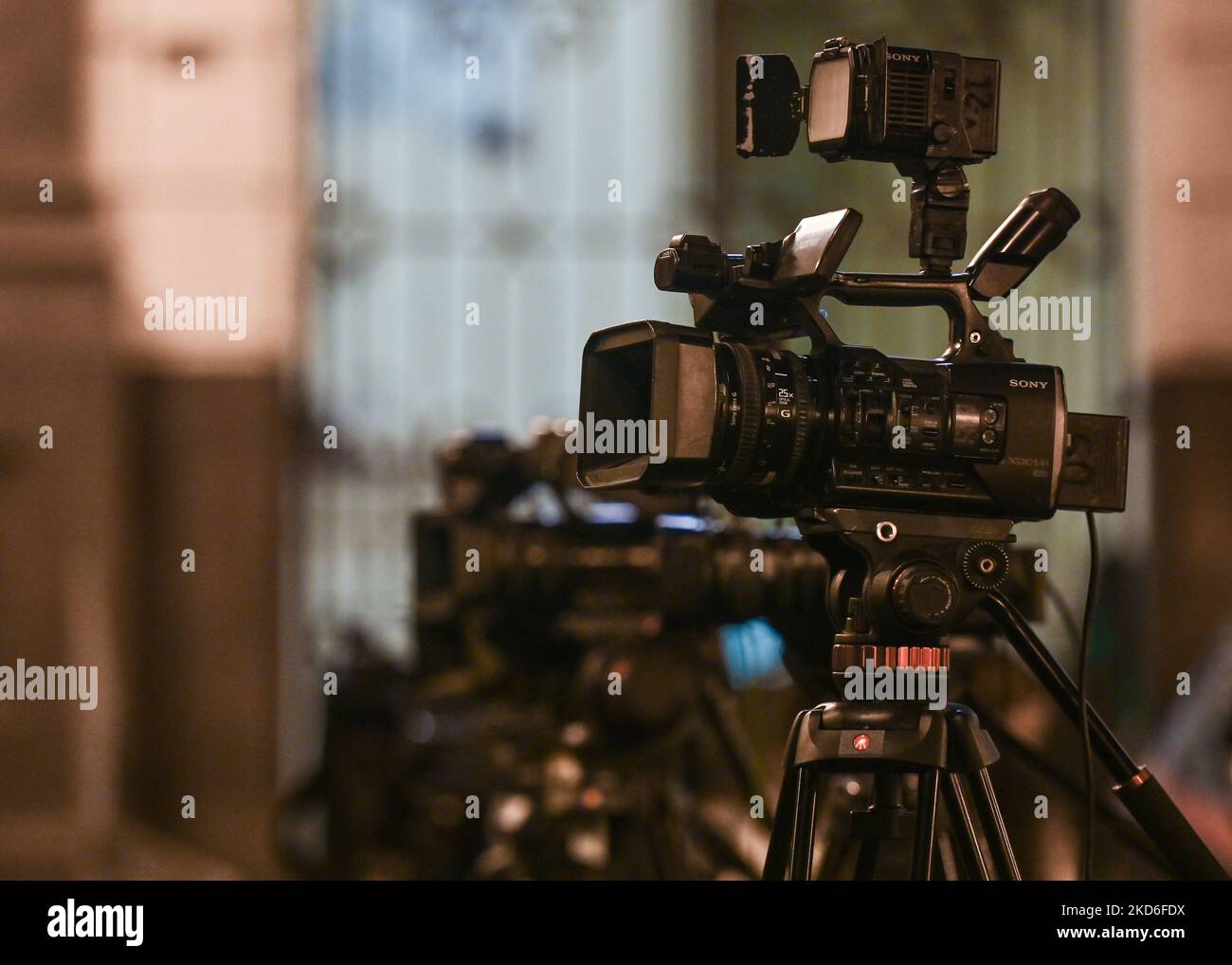 Tv interview peru hi-res stock photography and images - Alamy