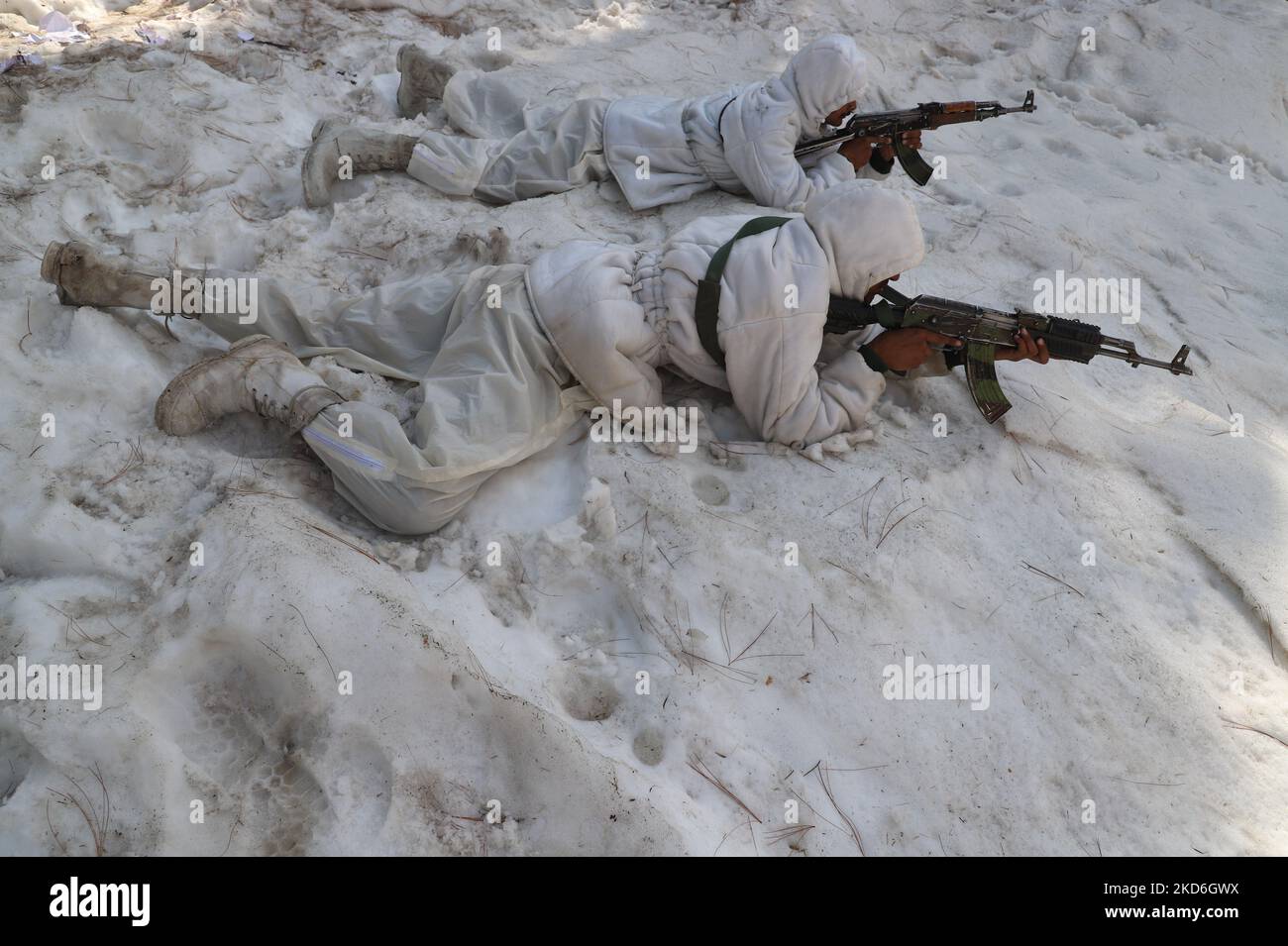 Indian army soldiers patrol on snow at a Forward Post at LoC Line Of ...
