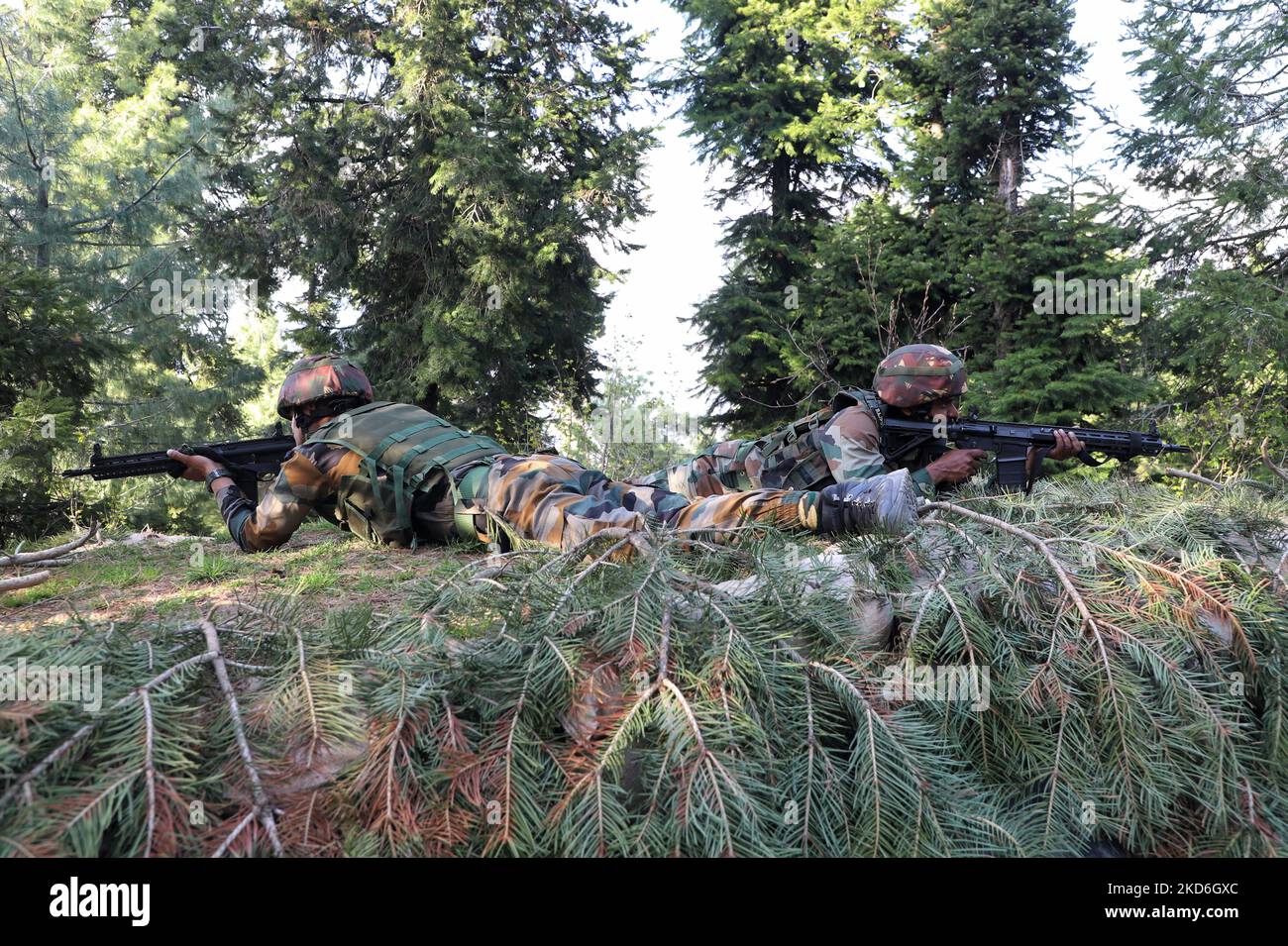 Indian army soldiers take positions at a Forward Post at LoC Line Of ...