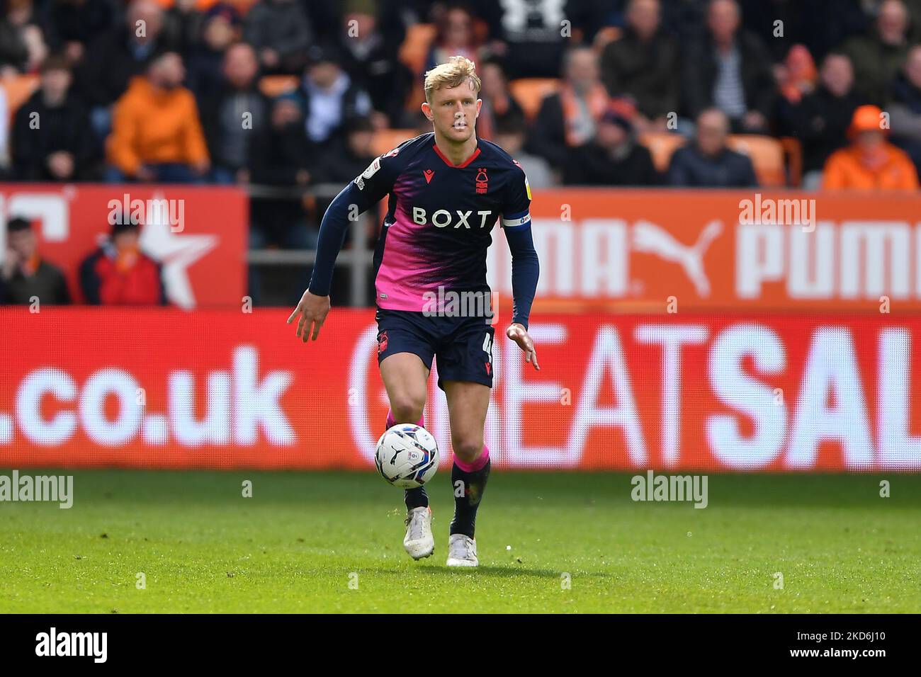 Joe Worrall of Nottingham Forest during the Sky Bet Championship match ...