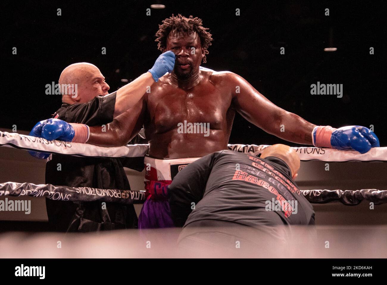 Current WBC USNBC Silver Heavyweight Champion Brandon Moore (11-0, 7KOs ...