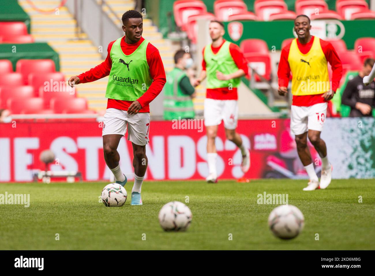Jordi Osei-Tutu of Rotherham United warms up during the Papa John ...