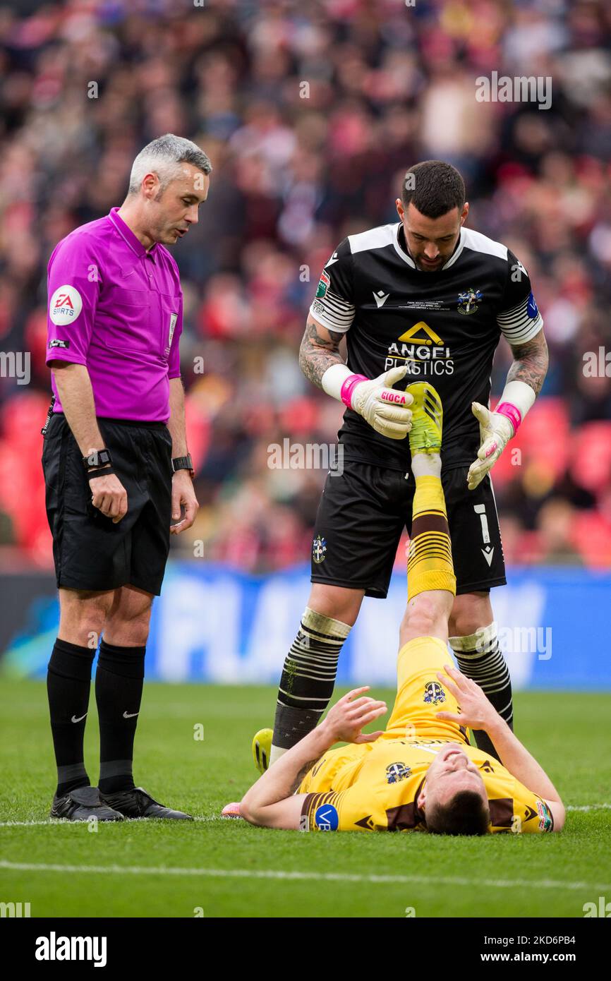 Dean Bouzanis of Sutton United gestures during the Papa John Trophy ...
