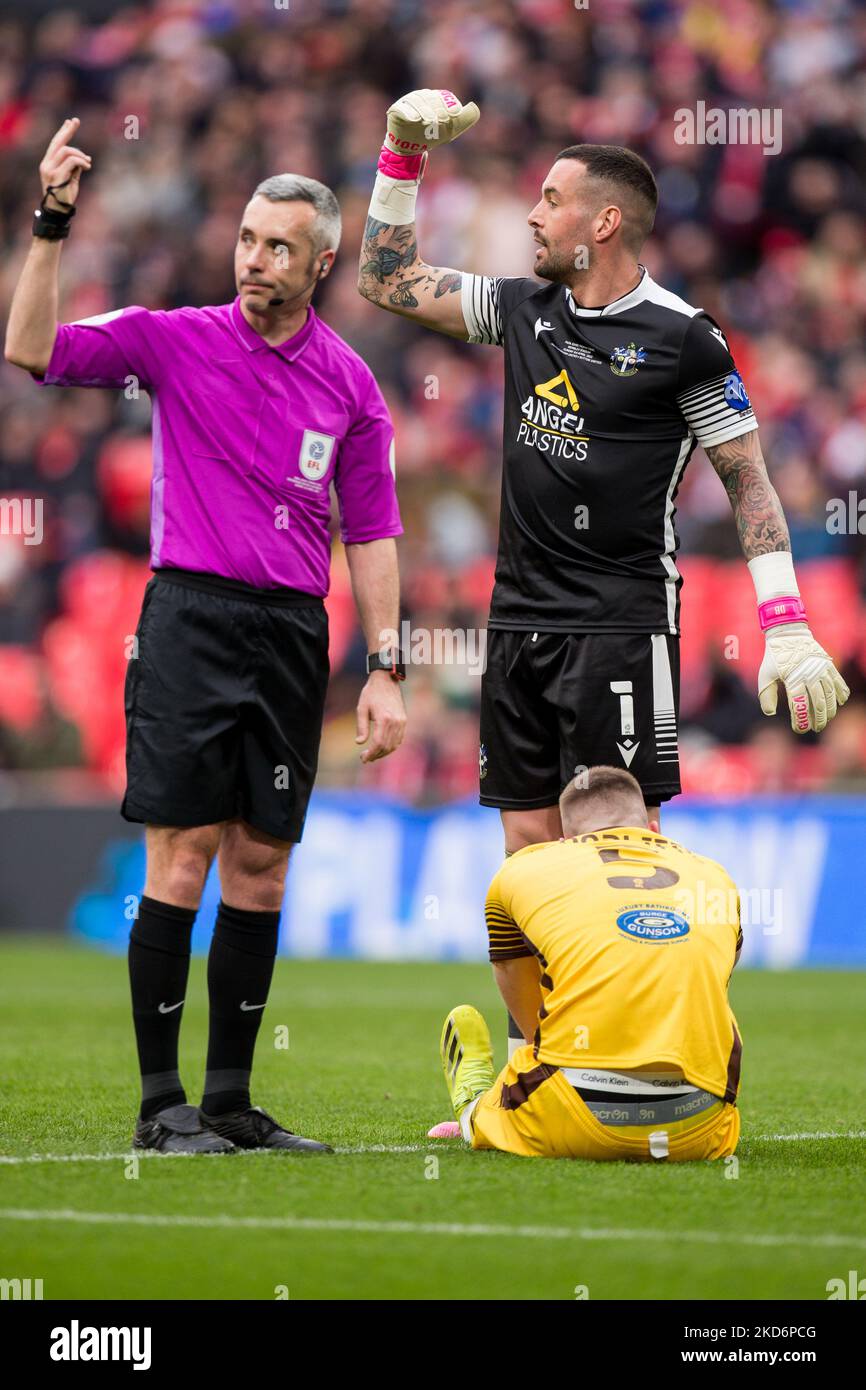 Dean Bouzanis of Sutton United gestures during the Papa John Trophy ...