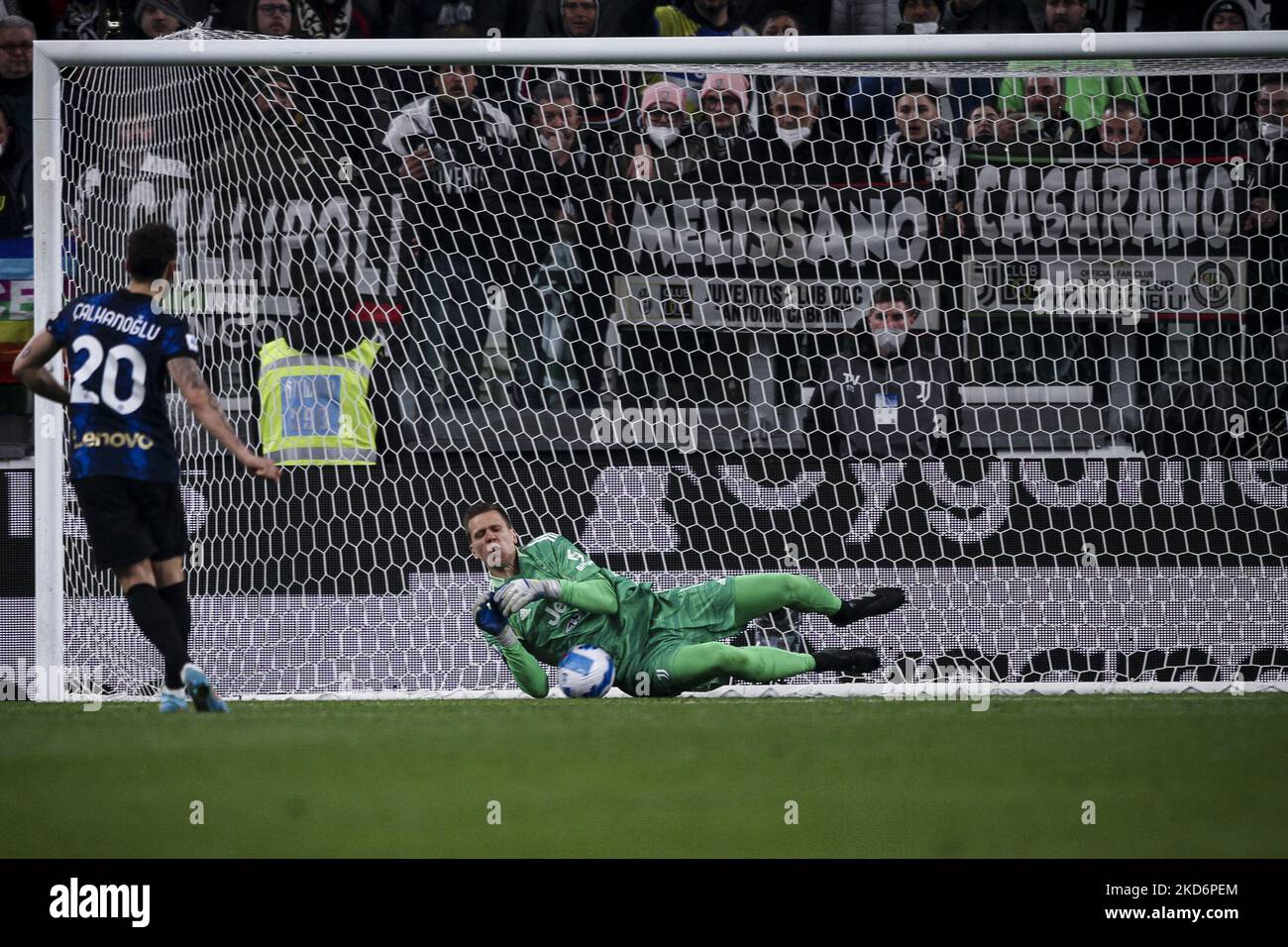 Inter midfielder hakan calhanoglu hi-res stock photography and images - Alamy