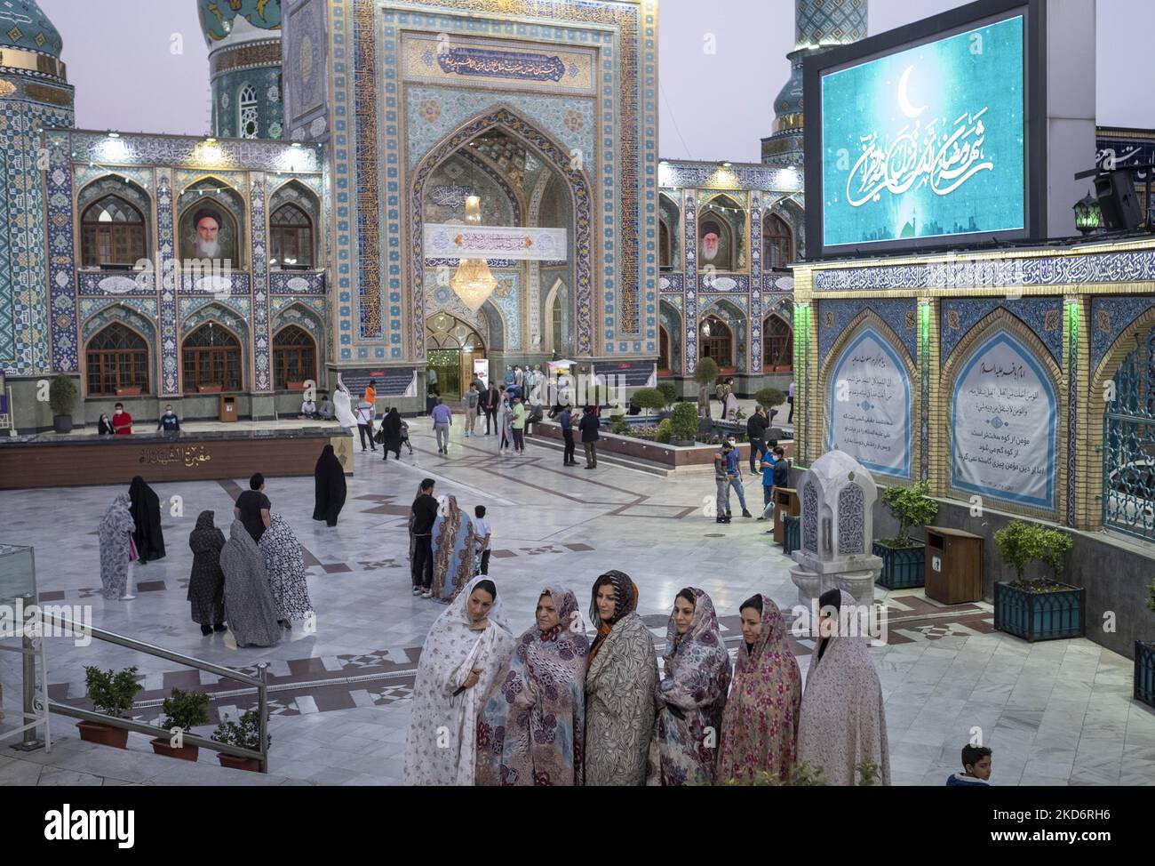 Iranian veiled women in white chadors (Islamic dressing code) pose for ...