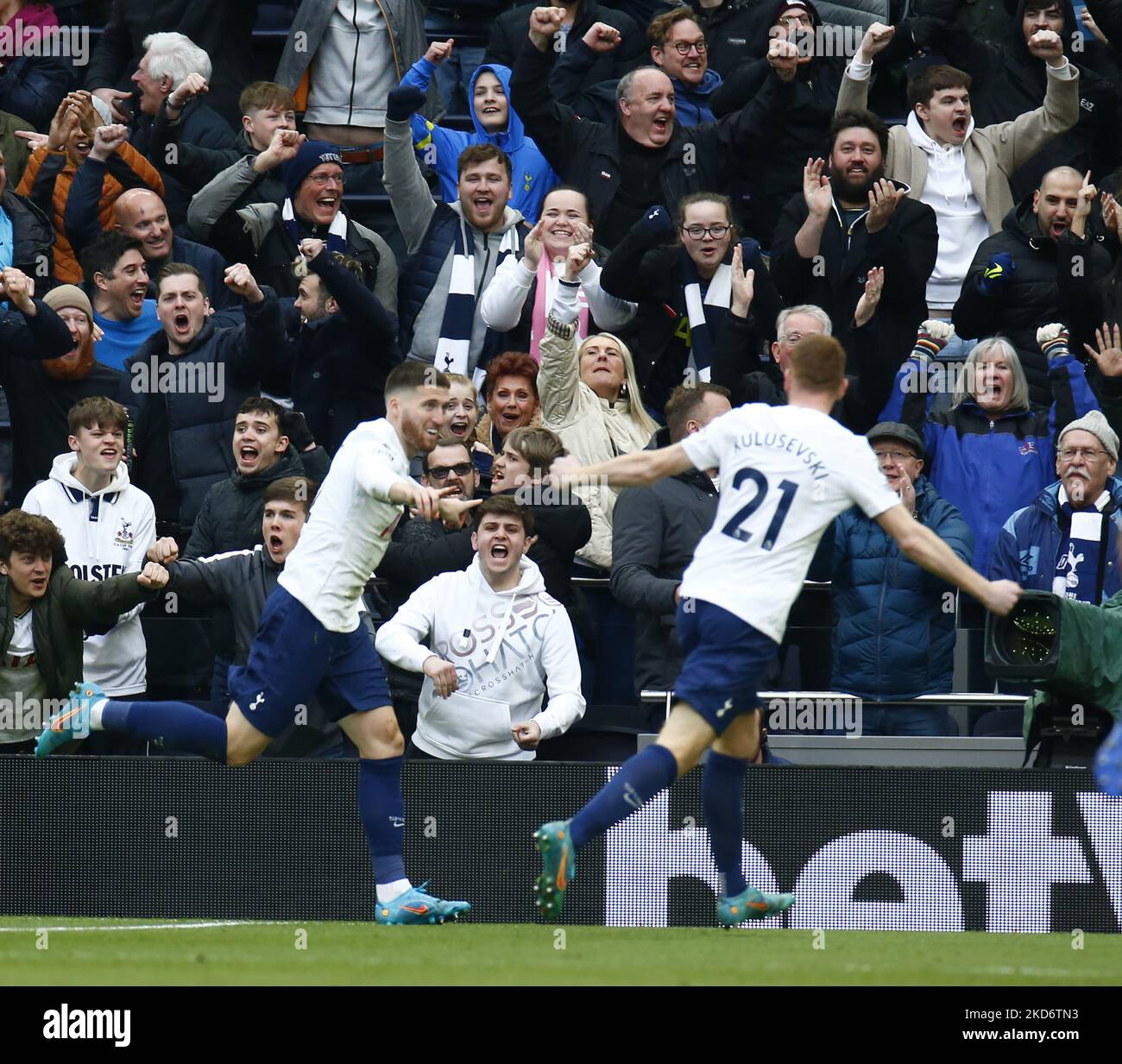 Tottenham Hotspur's Matt Doherty celebrates his goal during Premier ... Tottenham Hotspur's Matt Doherty celebrates his goal during Premier ...
