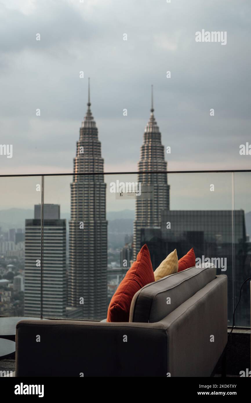Rooftop bar in Kuala Lumpur, KLCC, Petronas twin towers on a background ...