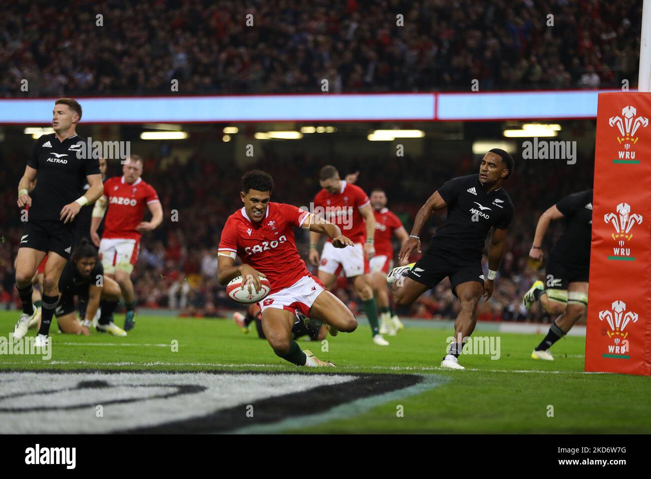 Cardiff, UK. 05th Nov, 2022. Rio Dyer of Wales scores his teams 1st try ...