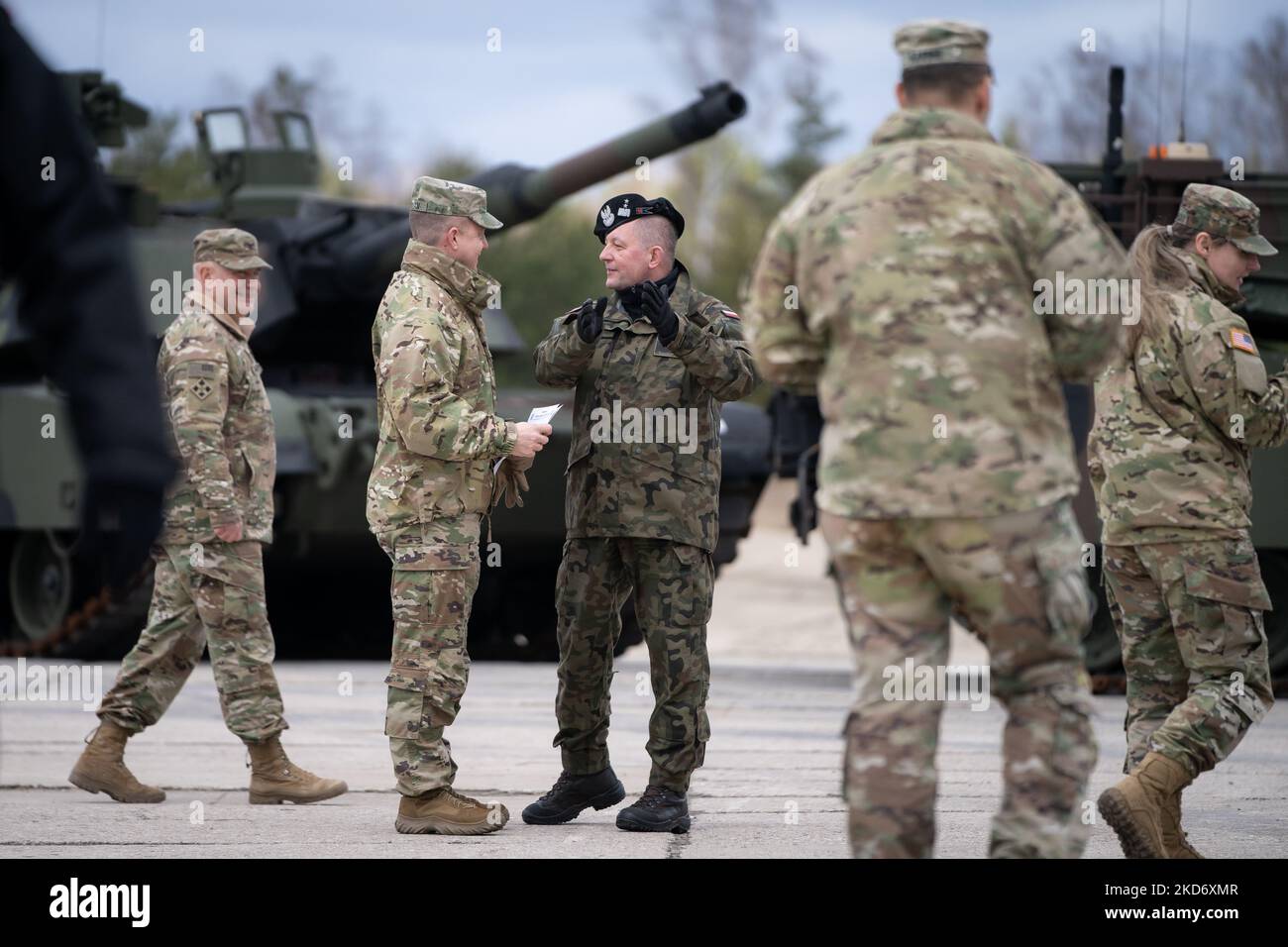 Polish Major General Maciej Jablonski and US General John S. Kolasheski ...