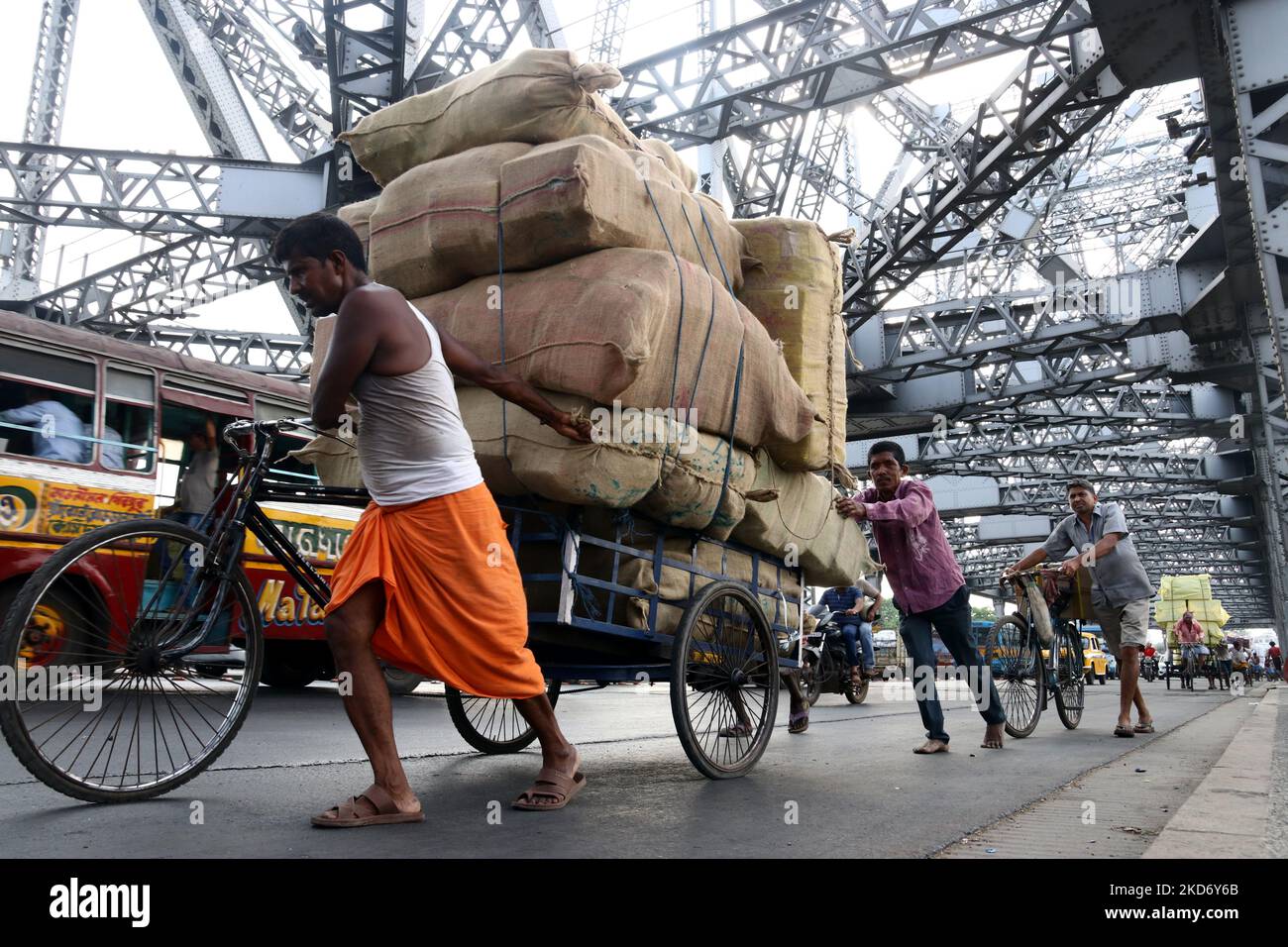 Laborers in van hi-res stock photography and images - Alamy