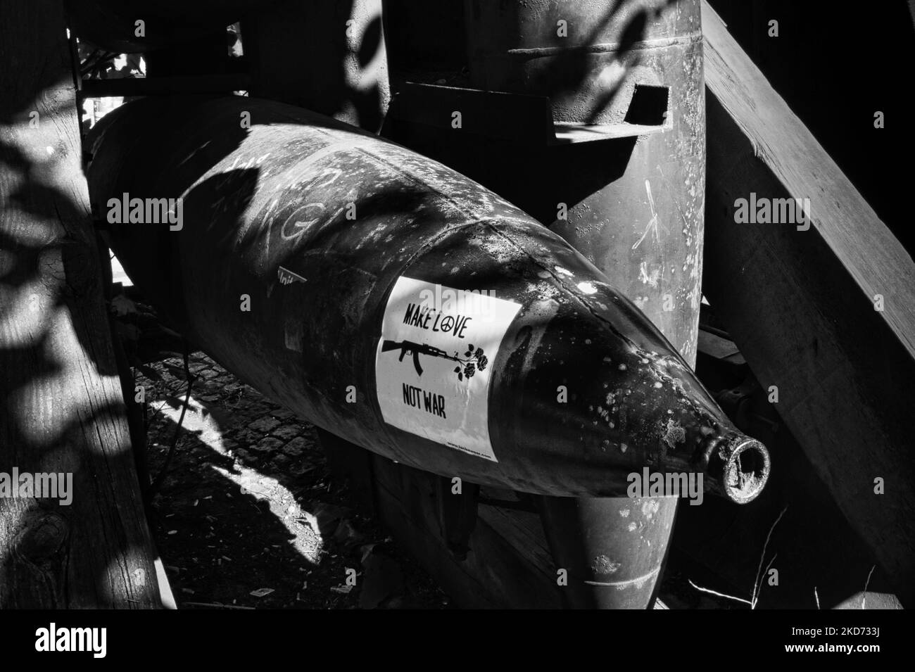 Make love not war British Air Force World War bomb monument in Hamburg ...