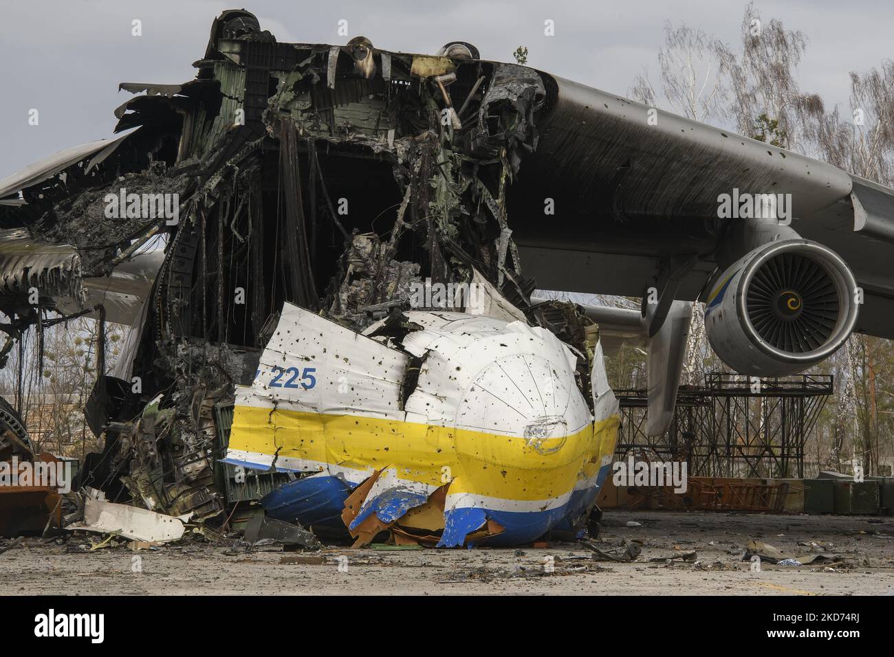 Destroyed largest Ukrainian transport plane Antonov An-225 Mriya (Dream ...
