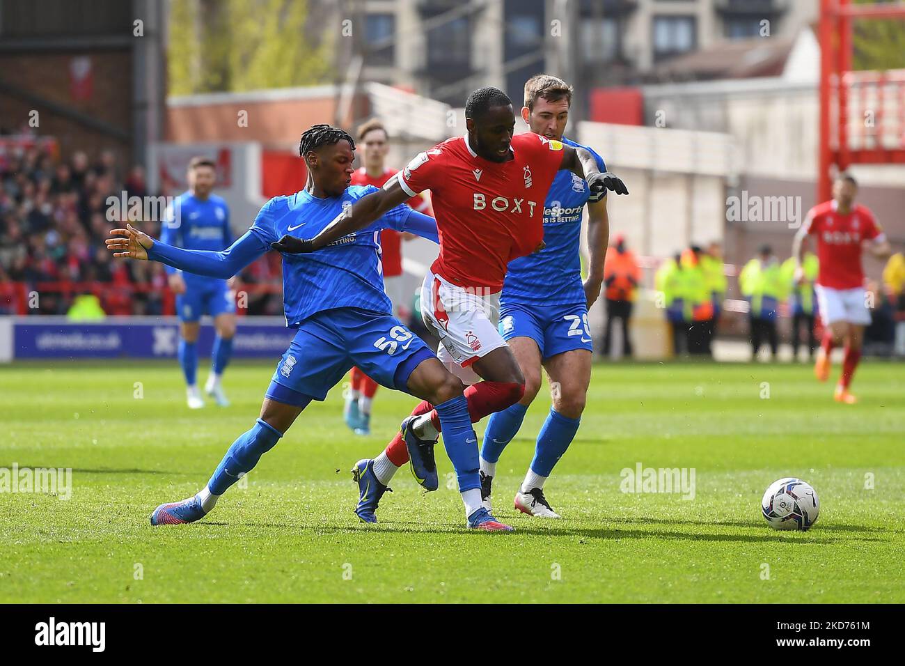 Keinan Davis of Nottingham Forest battles with Nico Gordon of ...