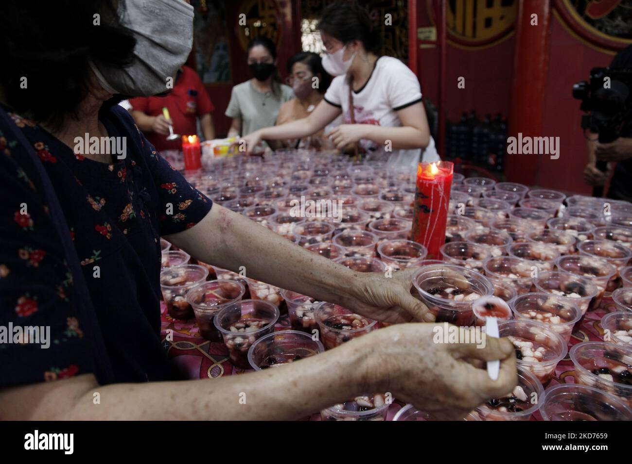 Administrators of Dharma Bhakti Temple and chinese residents, prepares ...