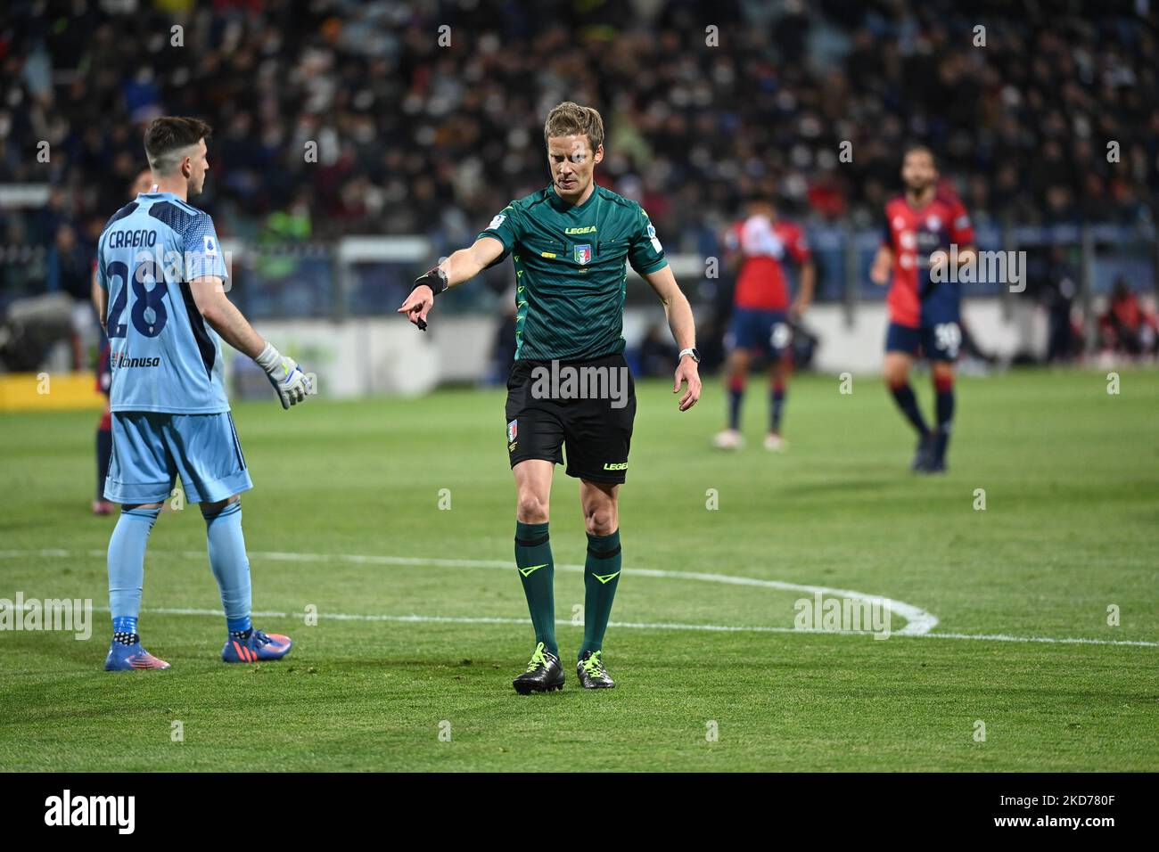 Soccer referee call hi-res stock photography and images - Alamy