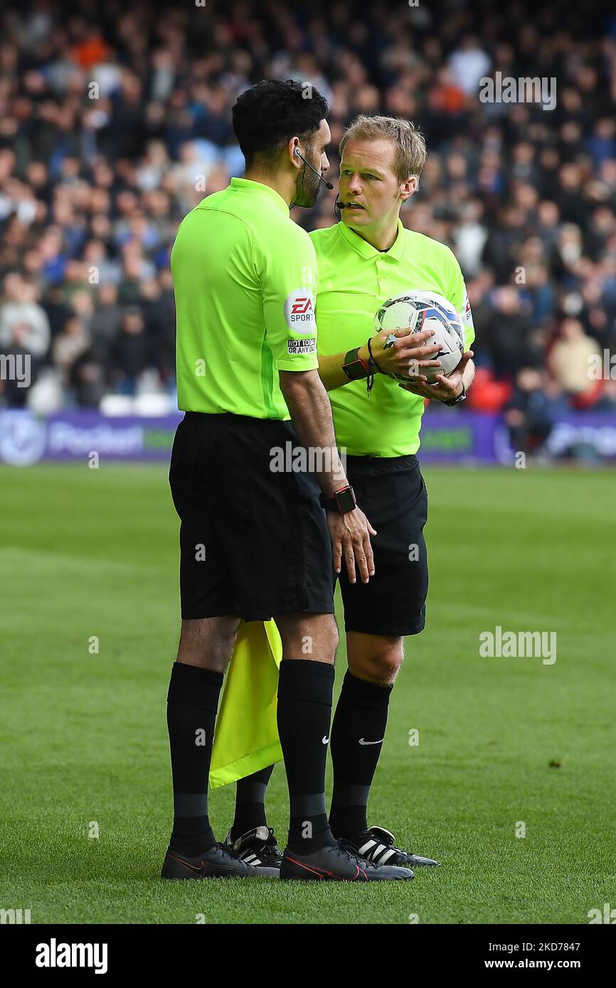 Gavin ward referee hi-res stock photography and images - Alamy
