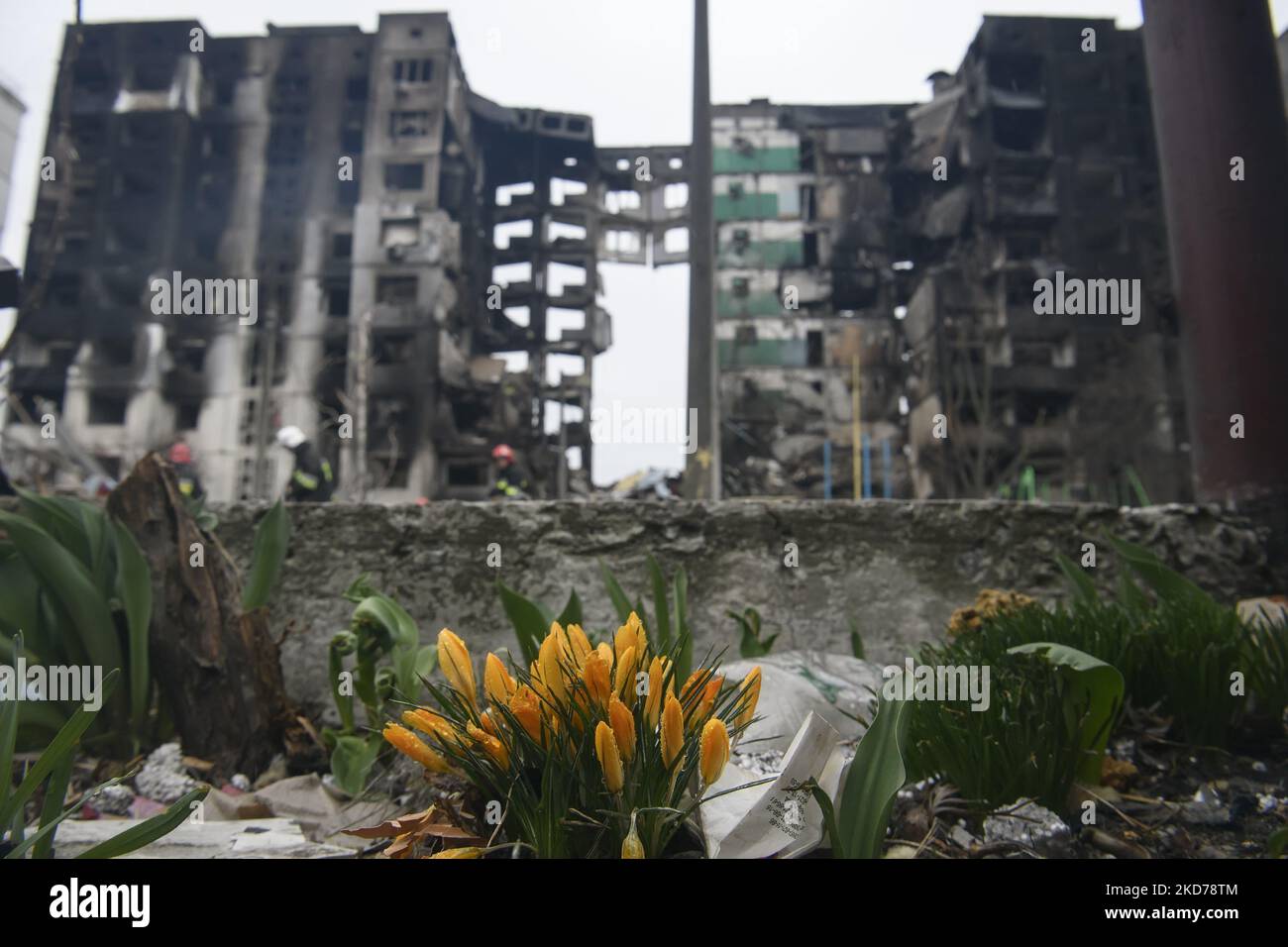 Ukrainian Rescuers worked to clear the rubble after the collapse of ...