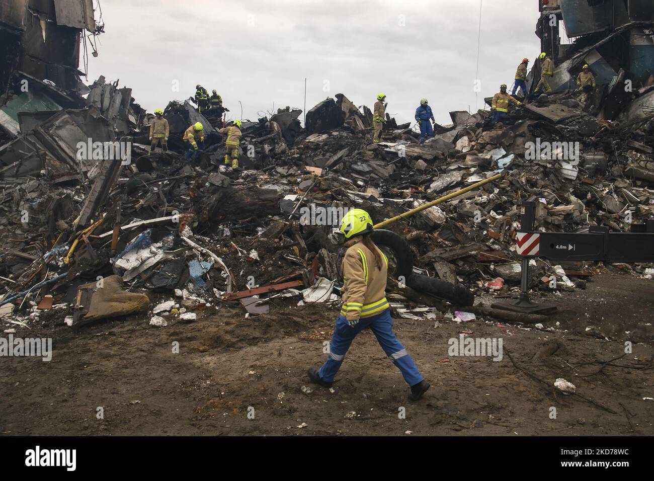 Ukrainian Rescuers worked to clear the rubble after the collapse of ...