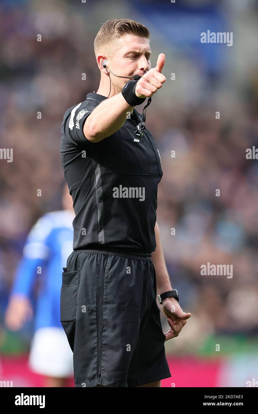 Robert jones referee hi-res stock photography and images - Alamy