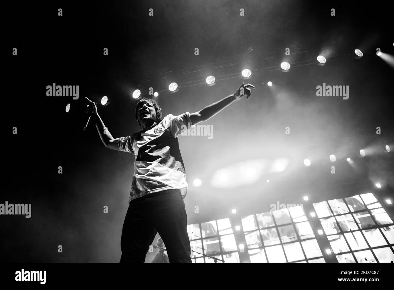 Former one direction singer louis tomlinson hi-res stock photography ...