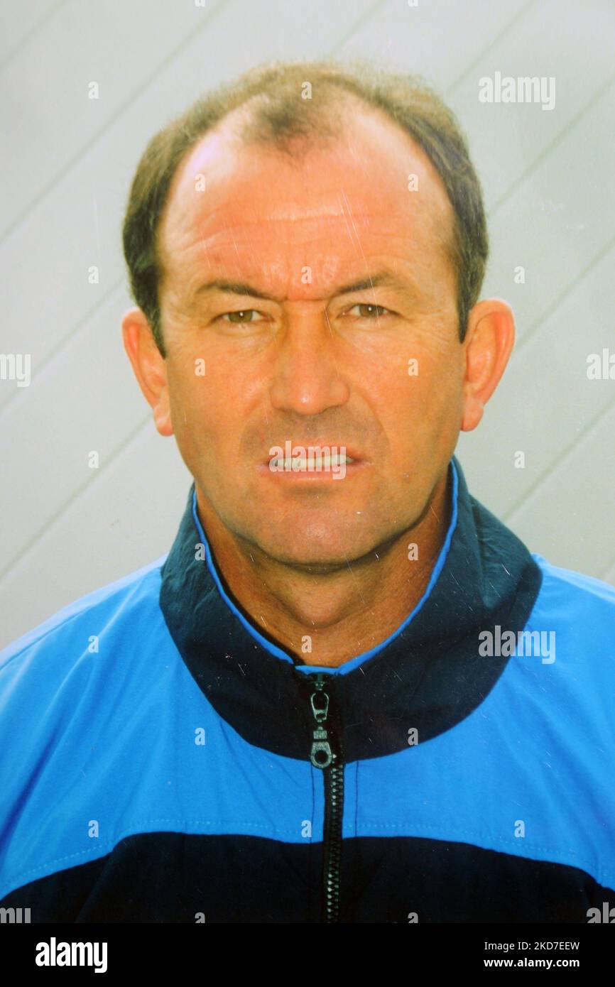 PORTSMOUTH FC, 2000 TONY PULLIS PIC MIKE WALKER, 2000 Stock Photo - Alamy