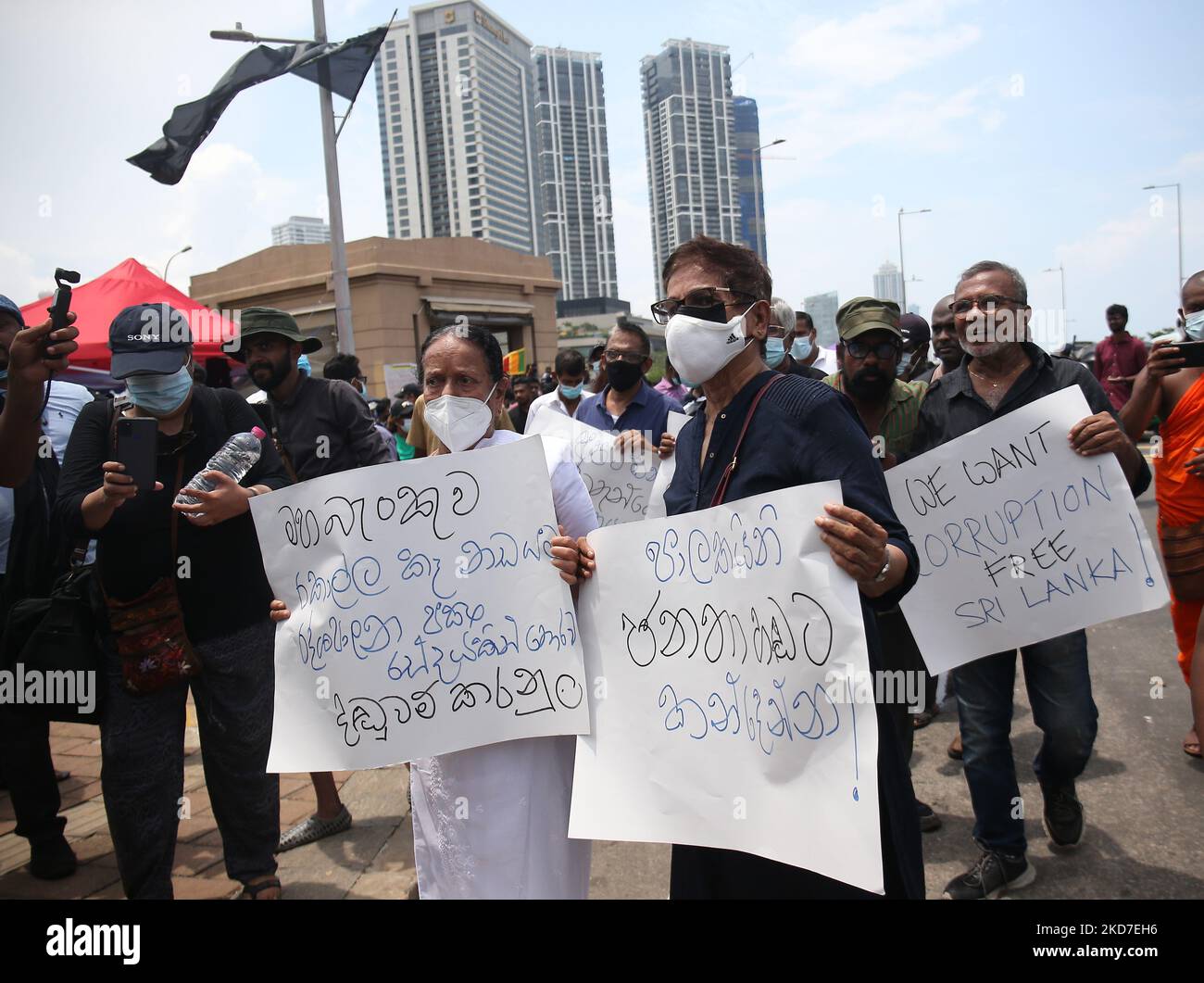 Sri lankan veteran singer nanda malani hi-res stock photography and ...